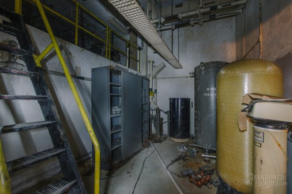 Inside An Abandoned AT&T Nuclear Bomb Shelter