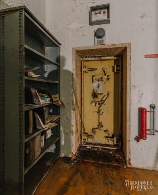 Inside An Abandoned AT&T Nuclear Bomb Shelter